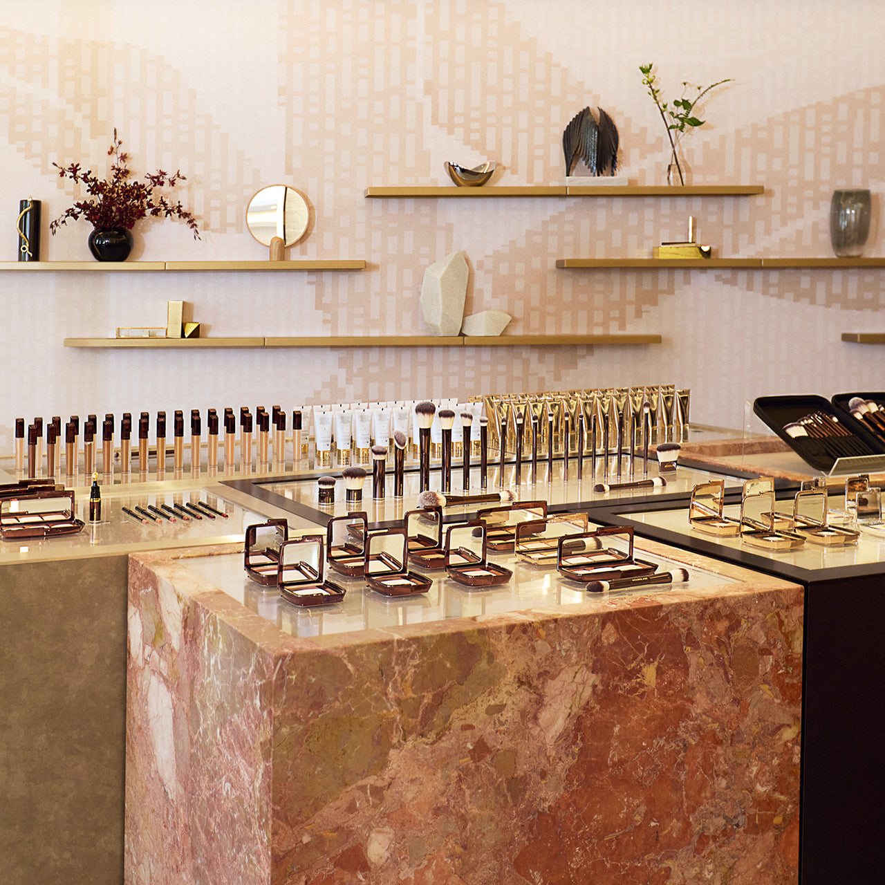 Hourglass Global Flagship – Hourglass Cosmetics